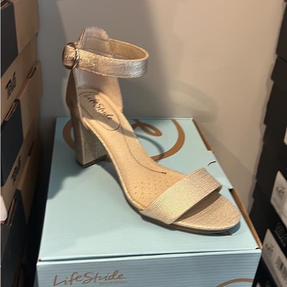 Life Stride | Shoes | Lifestride Heels In Brushed Gold | Poshmark